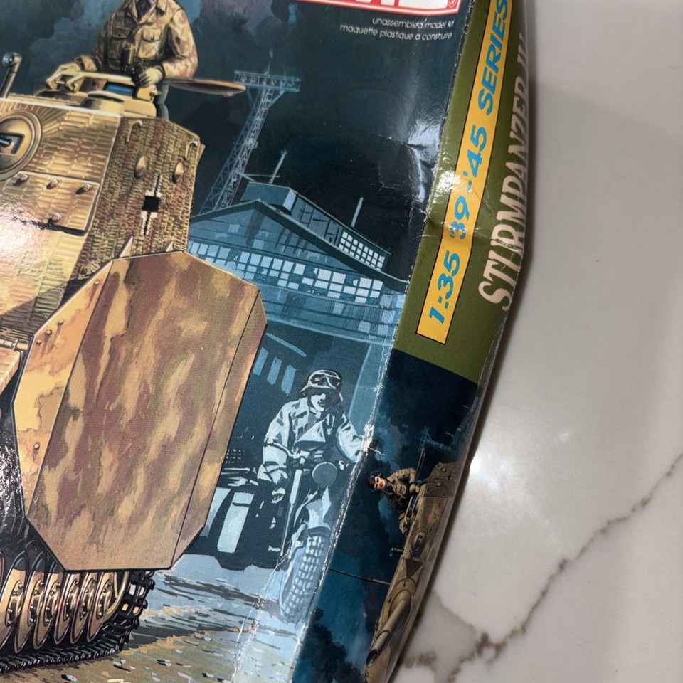DML Sturmpanzer IV Brummbar Late Sd.kfz.166 Tank 1/35 Plastic Model Kit ...