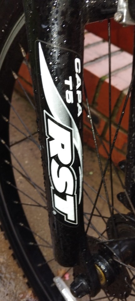 Avanti Mountain Bike Steel 26 Inch Wheels Front Suspension Kids / Mens ...