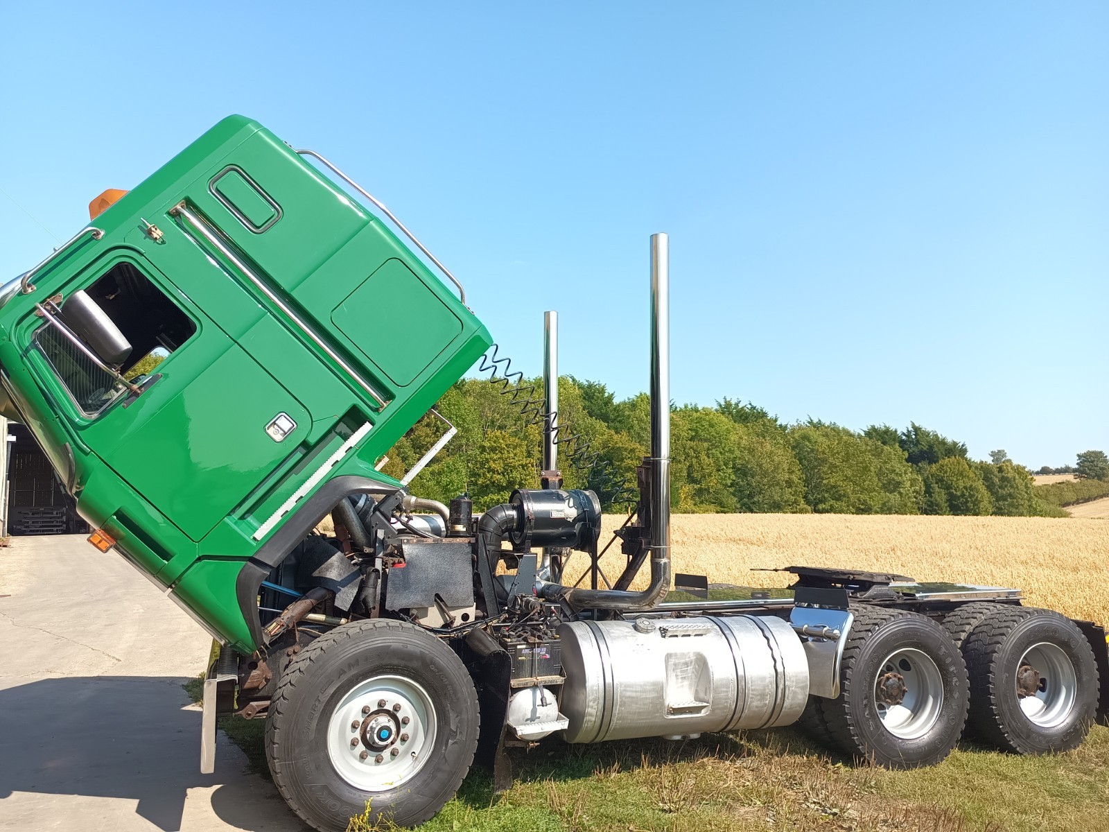 Mack V8 Diesel American Truck - UK American Cars