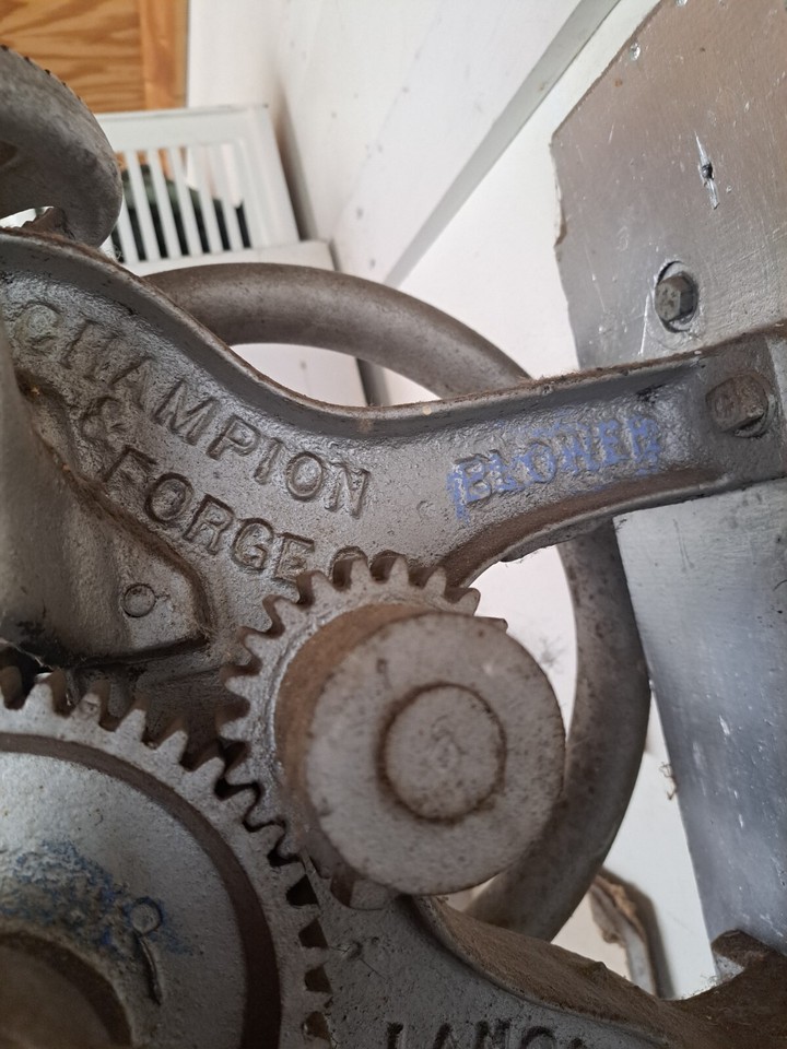 VINTAGE ANTIQUE CHAMPION BLOWER & FORGE POST HAND DRILL COMPLETE WORKS ...