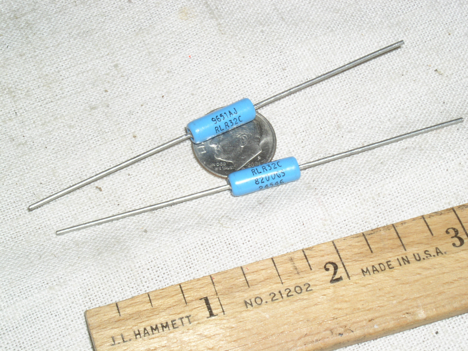 2 NOS BRAND NEW DALE RLR32C RLR32C8200GS MIL MILITARY RESISTOR 820 OHM ...