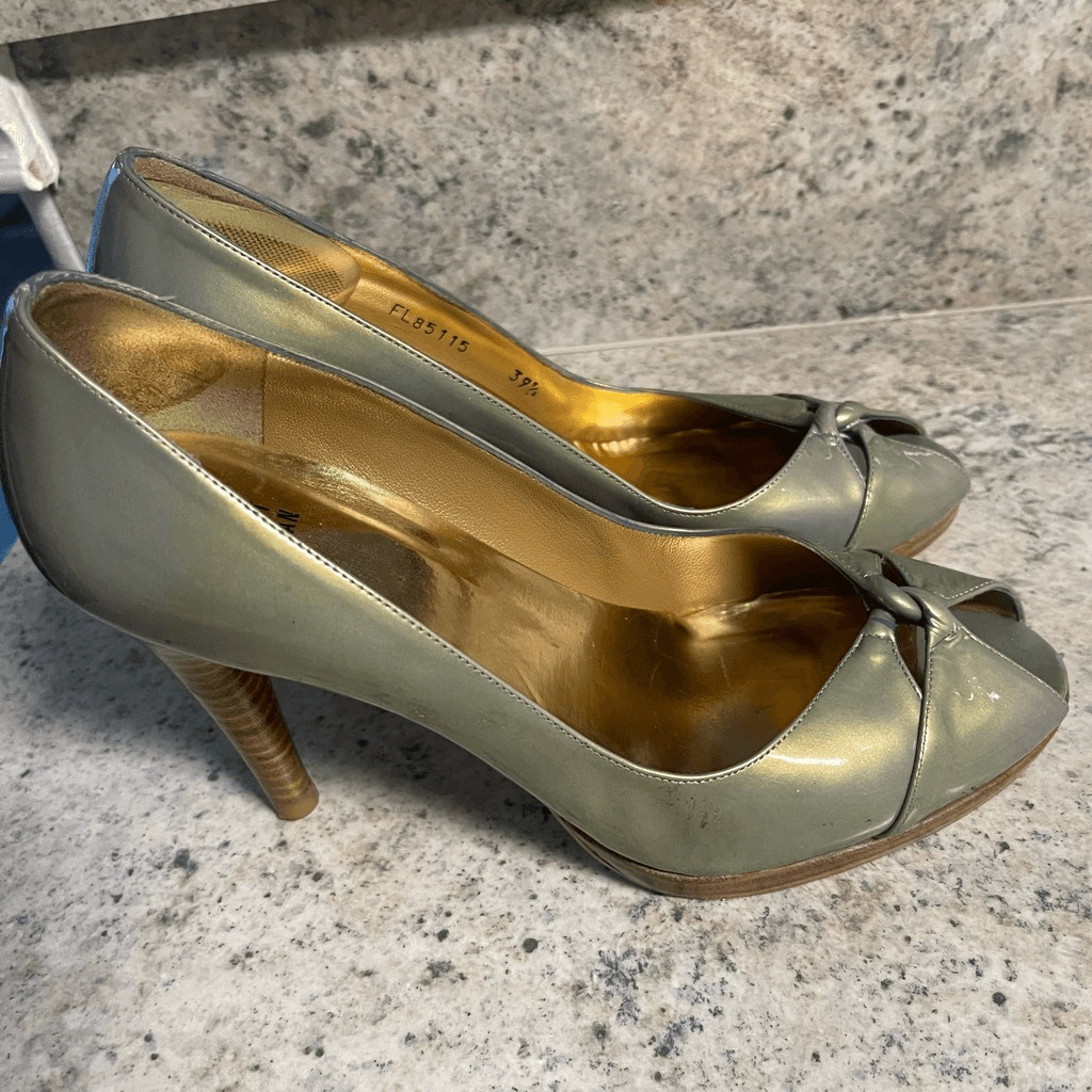 Stuart Weitzman sage green patent leather pumps - Gem