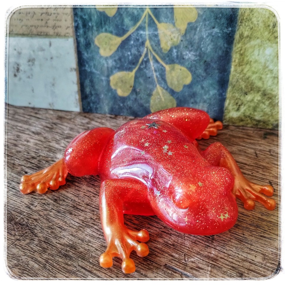Handmade Resin Art Frog - Glittering Red Frog With Star Charm | eBay