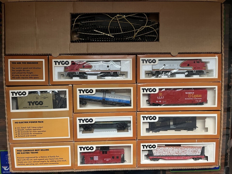VINTAGE TYCO Electric Train Set HO Scale 36"x45” track - complete In ...