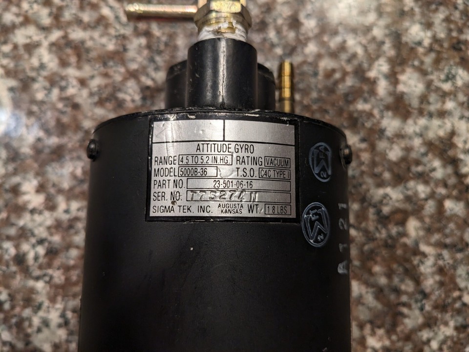 Sigma Tek Attitude Gyro Indicator 5000B-36, 23-501-06-16 with 14v ...