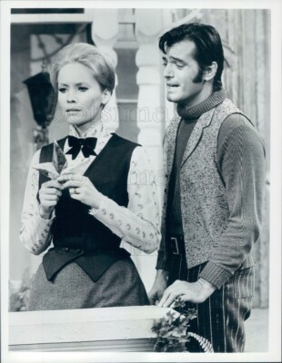 1967 Press Photo Actors Robert Goulet & Mary Grover in Carousel 1960s ...