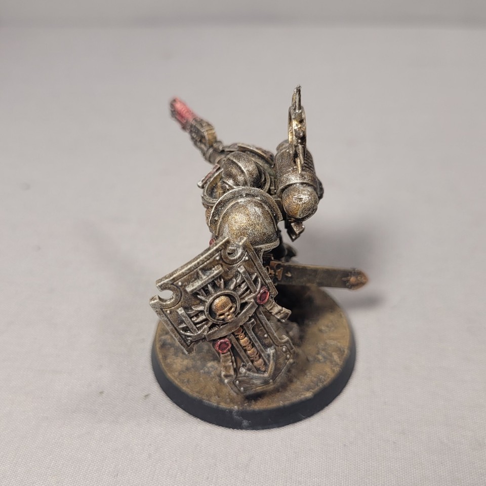 Lieutenant with Storm Shield Ultramarines Space Marines Warhammer 40k ...