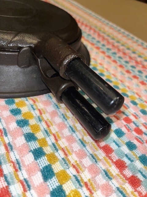 HTF!!! Victor #8 Scissor Hinge Waffle iron with correct base ...