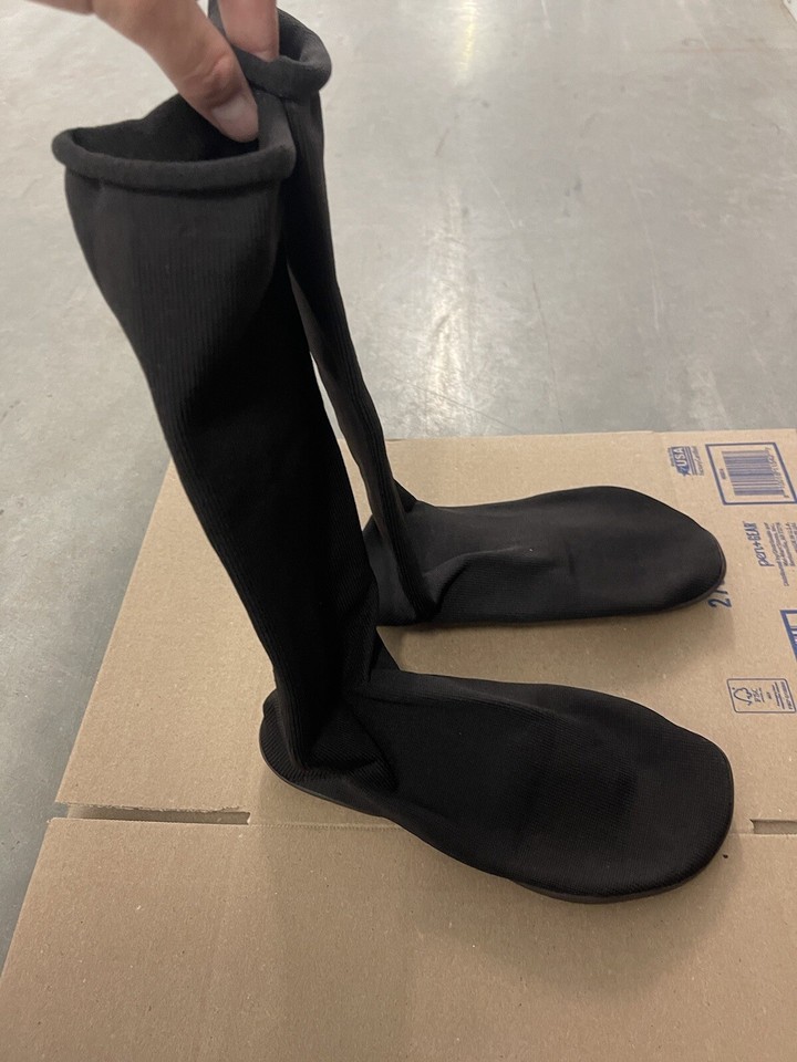 Yeezy Pods Socks Black Men Size 3 11-13 New with Storage Bag Ships out ...