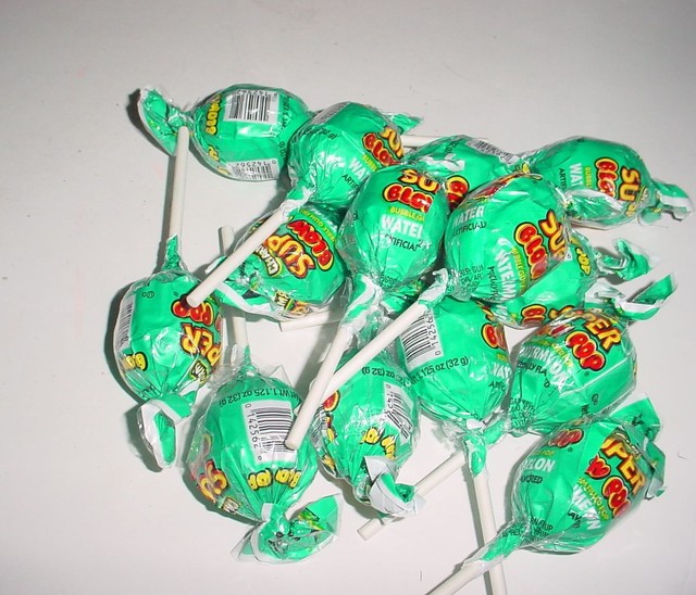 charms-super-blow-pops-48-lollipops-box-assorted-flavors-for-sale