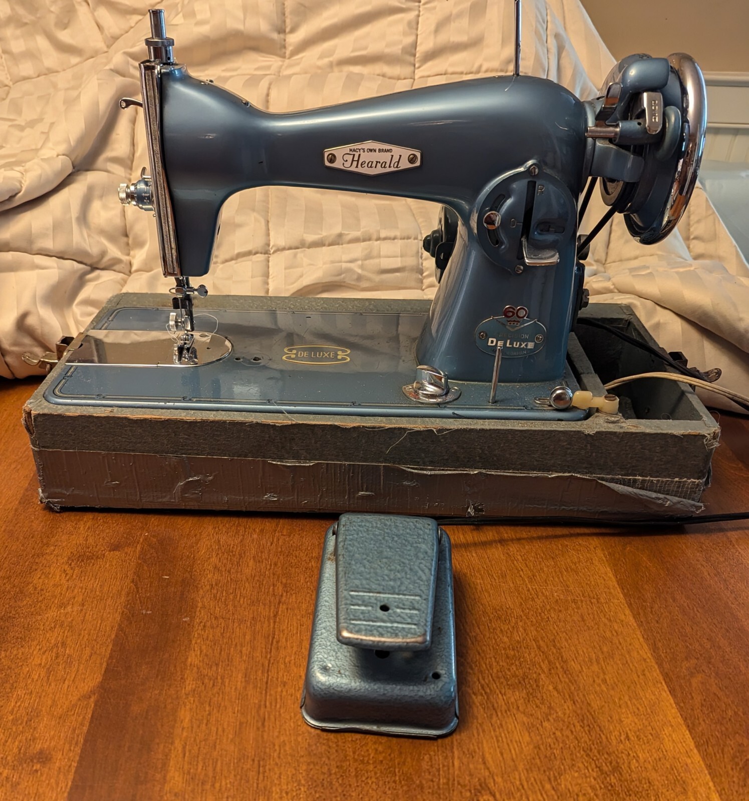 Macy's Hearald Vintage Precision Deluxe Sewing Machine | eBay