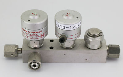 12874 FUJIKIN 4 PORT BLOCK W/ 2 VALVES, TYPE N.C., O.P. 3.5~7KGF/CM²G ...