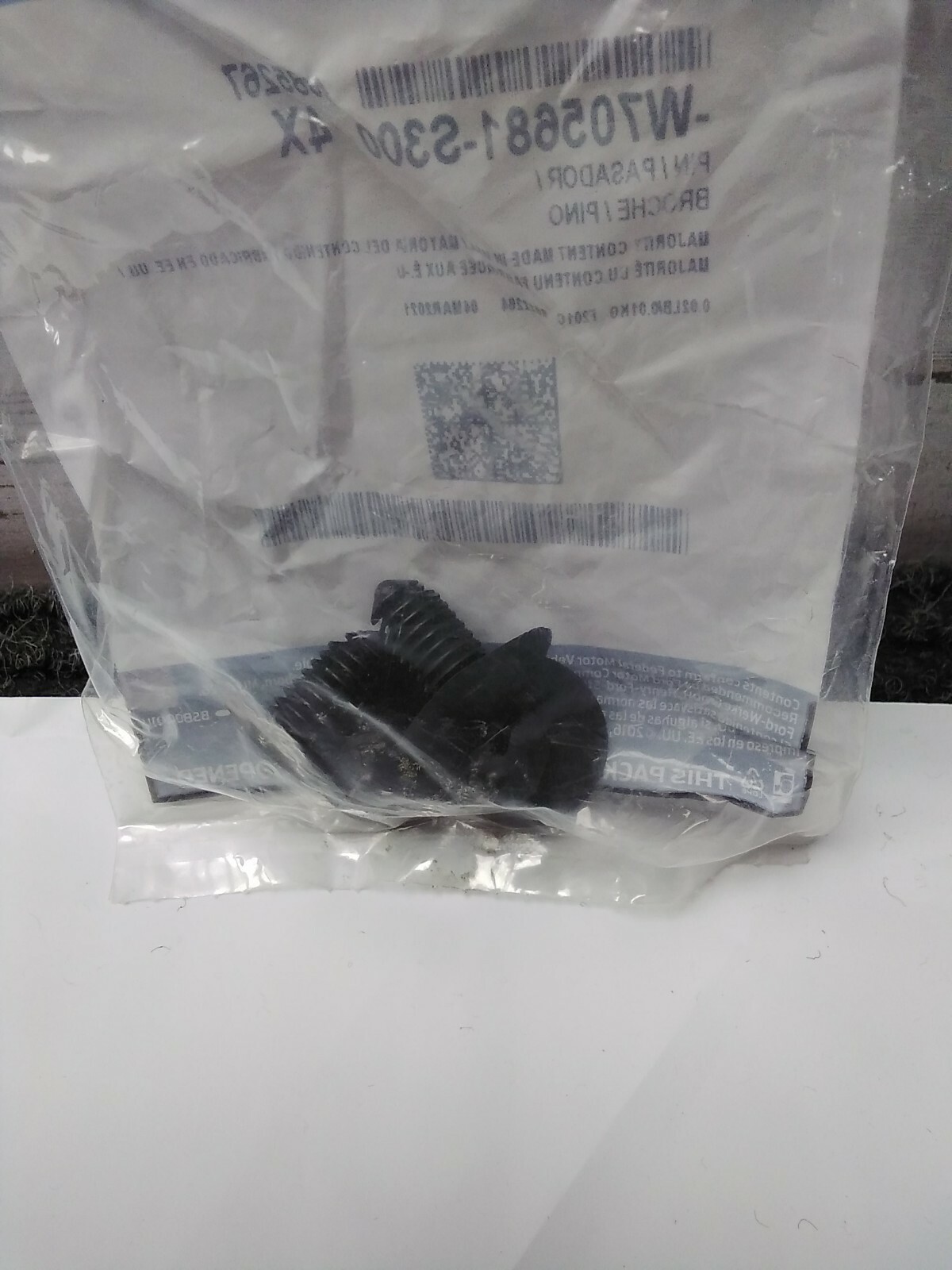 New Bag of 4 FORD OEM-Wheelhouse Cover Clip W705681S300 | eBay