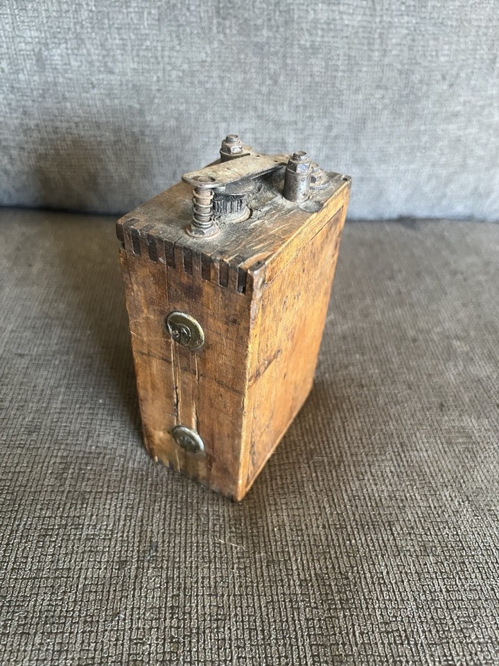 VINTAGe ORIGINAL ANTIQUE FORD MODEL T" WOODEN BATTERY BOX IGNITION COIL ...