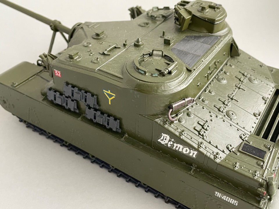 Built 1/35 Scale British Tank A39 Tortoise, Heavy assault Tank, World ...