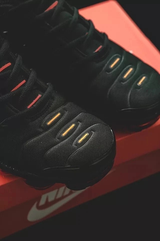 NEW shoes box Nike Air Vapormax Plus TN Red Black Men's shoes Brand New ...