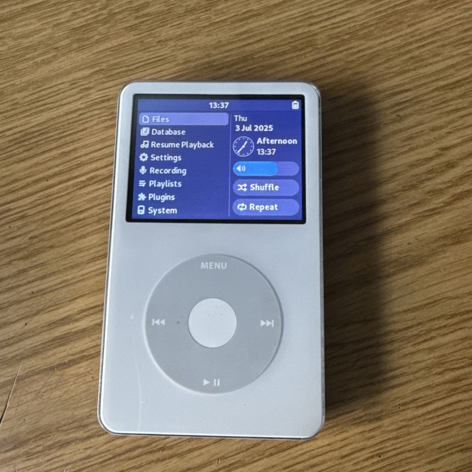 Apple iPod Classic 5th Generation A1136 80GB WORKING With Rock box ...