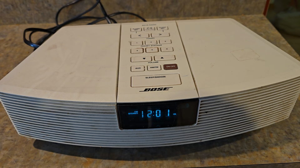 Bose Wave Radio AWR1-1W White AM/FM Clock Radio Alarm AUX Input Stereo ...