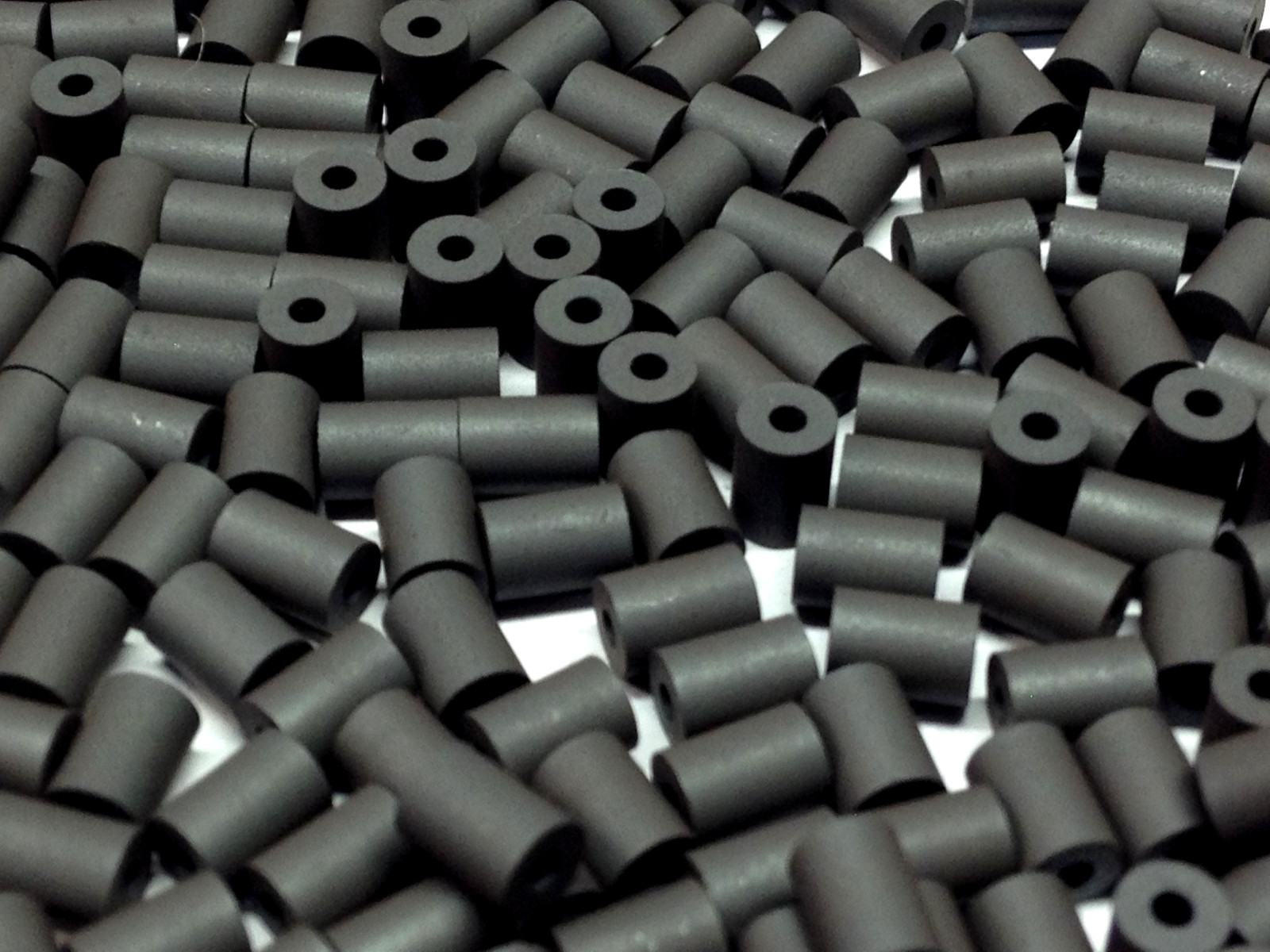 10 Stück TUB3.9/1.5/5.5-4B1 - Ferritkern zylindrisch Ferroxcube (M3378 ...