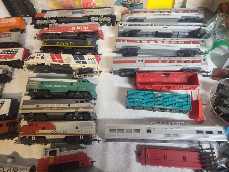 HUMONGOUS LOT OF HO ENGINES & ROLLING STOCK - TRACK - ACCESSORIES - ETC ...