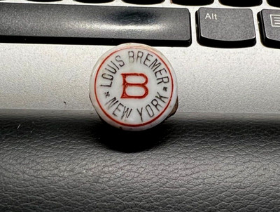 PRE-PRO LOUIS BREMER BEER SODA WHISKEY PORCELAIN BLOB TOP BOTTLE CAP ...