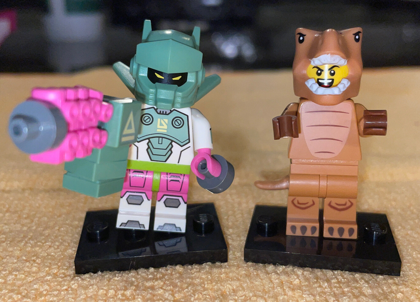 T-REX-LEGO CMF Series 24 Minifigure T-Rex Dinosaur Costume & ROBOT ...