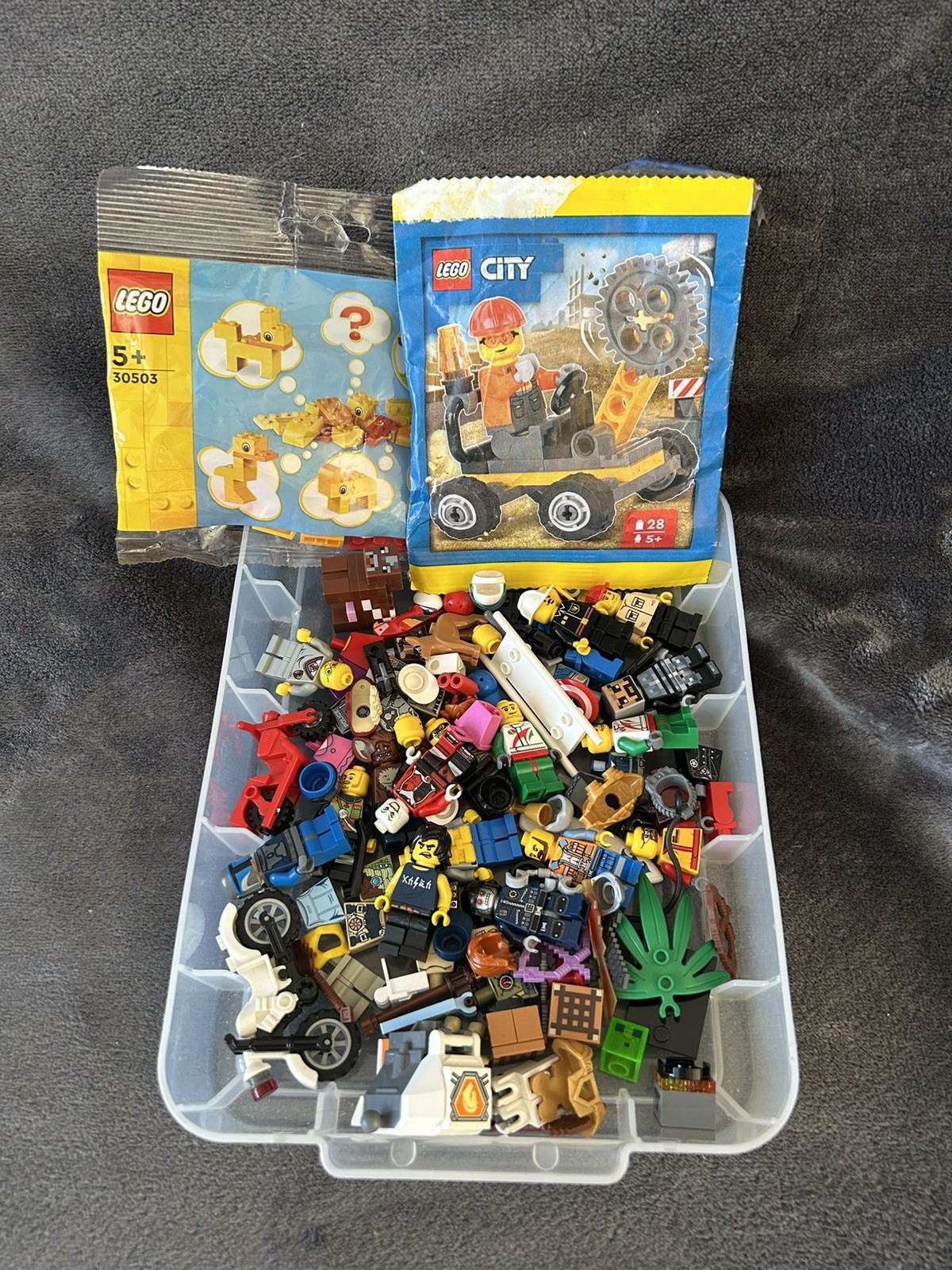 Lego Minifigure Bundle Spare Parts Legs Torsos Accessories Job Lot star ...