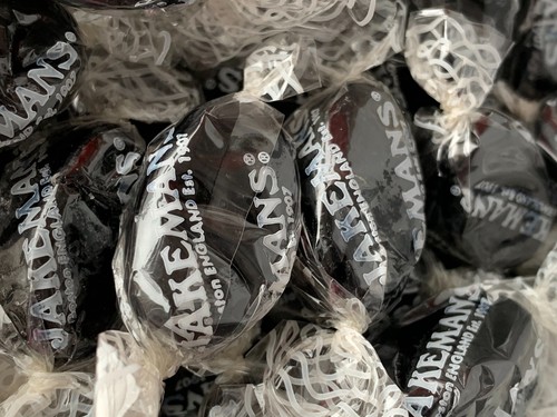 Jakemans Throat And Chest Original Menthol Black Cough Lozenge Sweets ...