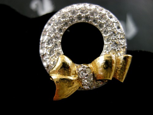 SIGNED SWAROVSKI CRYSTAL WREATH PIN~BROOCH 22KT GOLD PLATING RETIRED ...