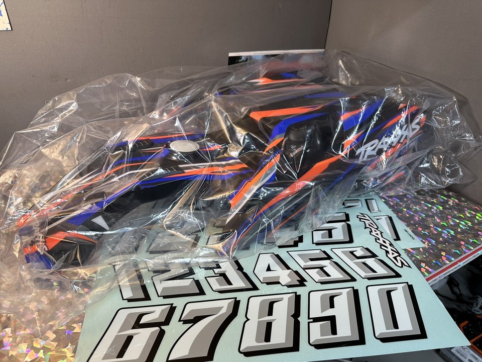 Traxxas MODIFIED mudboss Body Painted Complete Clipless NEW Blue Orange ...