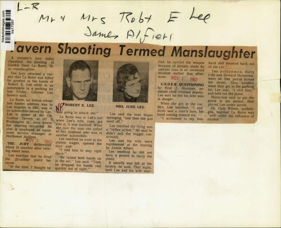 1967 Press Photo Suspect Robert Lee and his wife talk to James Alfieri ...