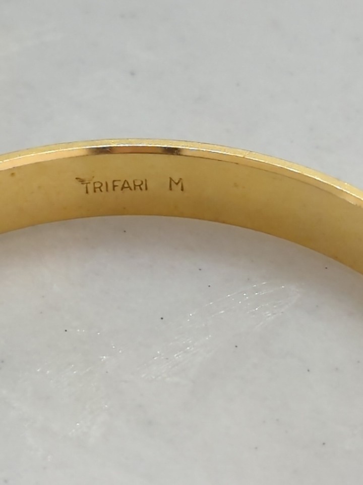 Vintage Crown Trifari Gold Tone Bangle Bracelet | eBay