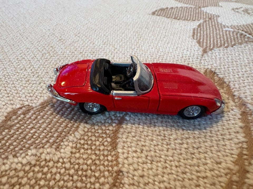 HOT WHEELS LEGENDS JAY LENO RED JAGUAR XKE 1:64 MODEL:19903 #2 | eBay