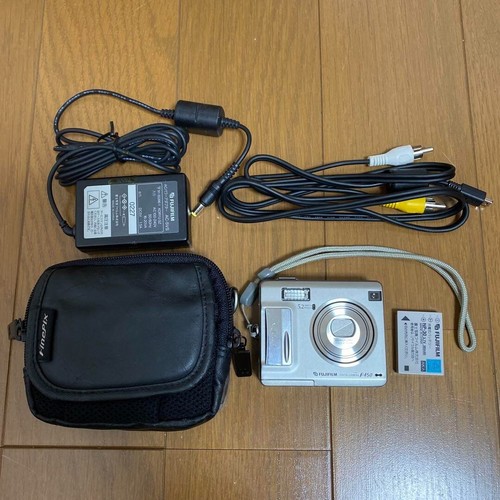 FUJIFILM FinePix F450 Silver Compact Digital Camera 5.2MP 3x Zoom From ...