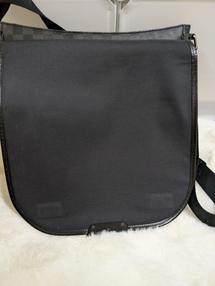 Borsa a tracolla Louis Vuitton Damier Graphite District PM usata dal ...