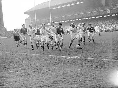 RUGBY UNION OLD PHOTO Englands Squire Wilkins Kicks The Ball On 1953 | eBay