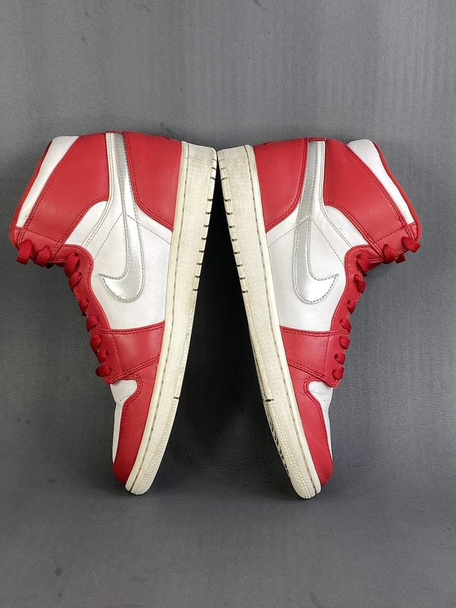 Nike Air Jordan 1 Retro High “Silver Medal” sneaker shoes Nike Air Jordan 1 Retro High “Silver Medal” sneaker shoes