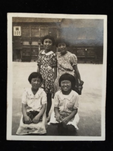 #1189 Japanese Vintage Photo 1940s / girl one piece building Four ...