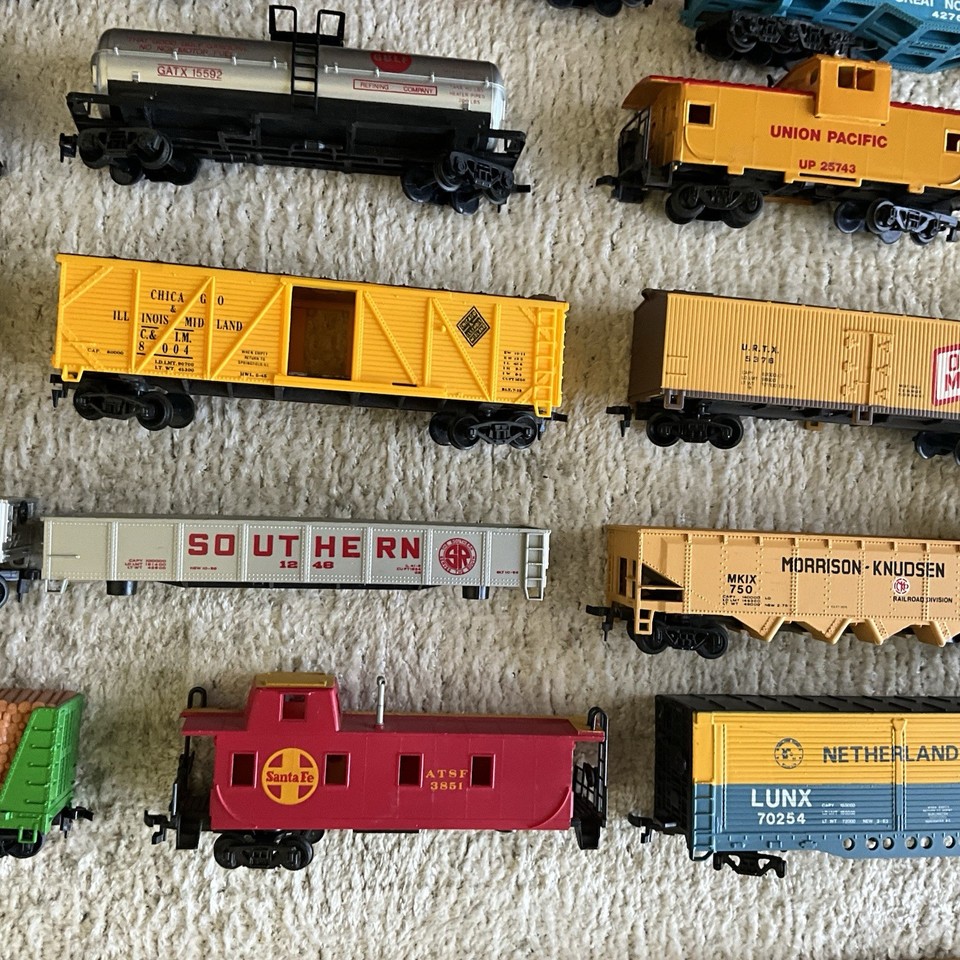HUGE Lot Of 20 Ho Scale Train Cars Freight, Hoppers, Boxcars, Tank ...
