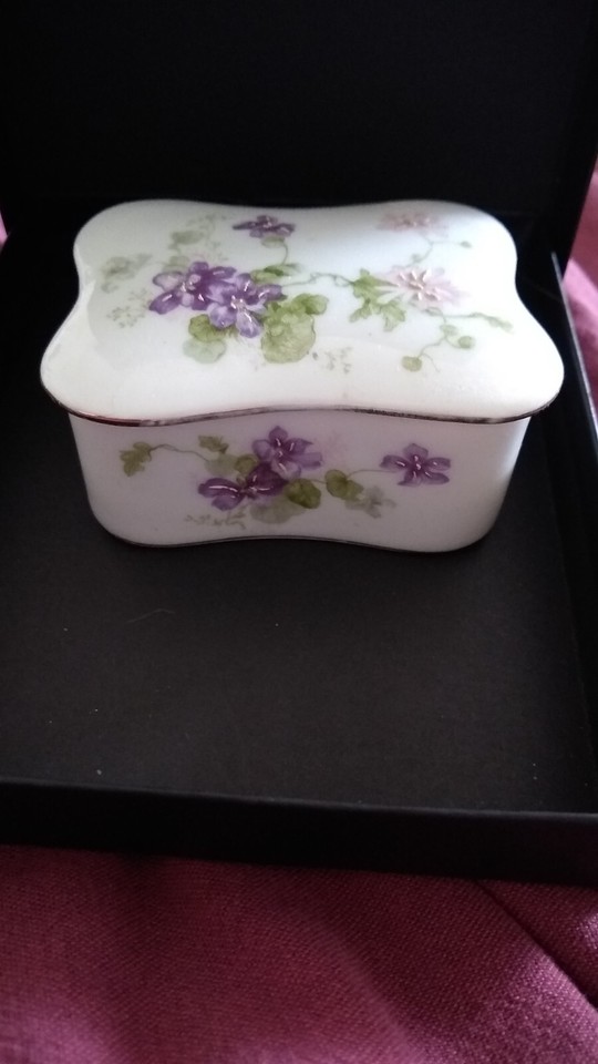 LIMOGES FRANCE PORCELAIN TRINKET BOX W/violet and pink Cosmos HAND ...