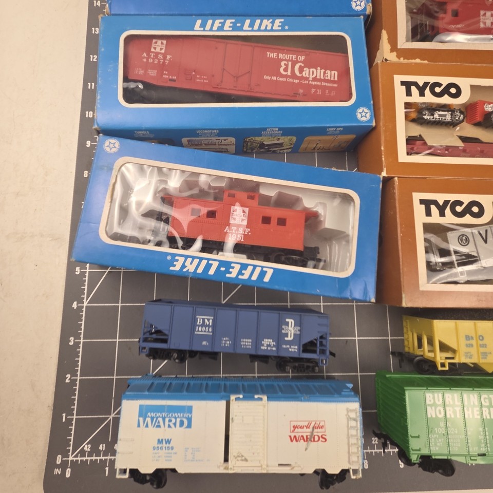 Large Lot Vintage HO Model Trains Tyco/Life-Like Cars, Engines More | eBay