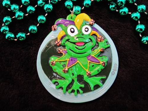 CUTE "MARDI GRAS JESTER FROG" MG NECKLACE NEW ORLEANS BEAD GREEN TOAD ...
