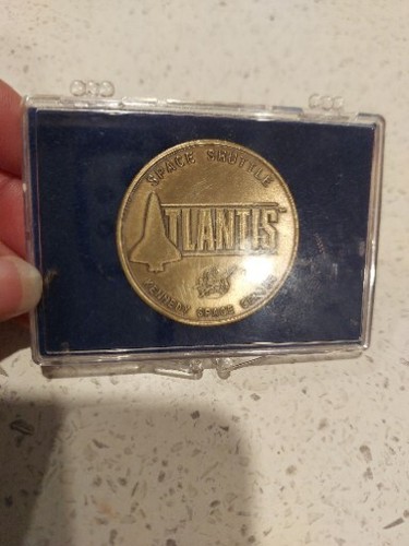 Shuttle Atlantis Commemorative Coin NASA 1985 - 2011 Kennedy Space ...