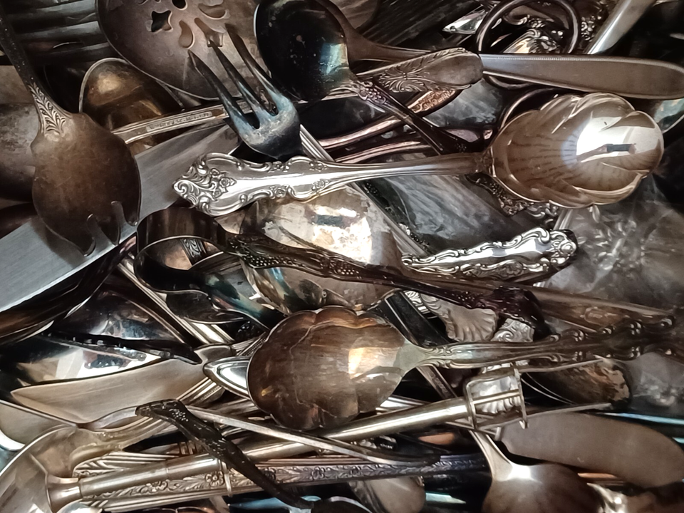 LOT 9 LBS 100+ Pcs VTG SILVERPLATE FLATWARE Scrap Crafts Forks Spoons ...