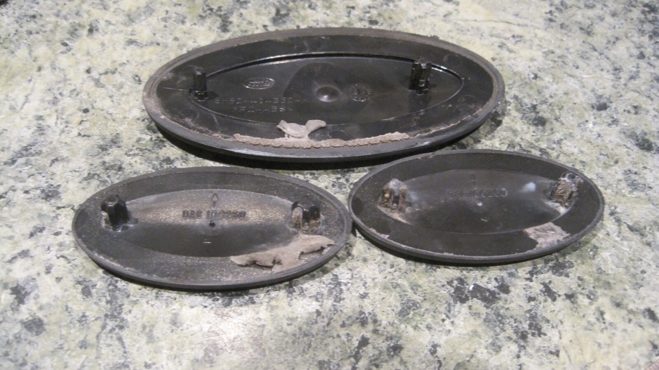 Land Rover LR2 Emblem Set OEM Green 2008 Oval Logo Pillar Tailgate | eBay