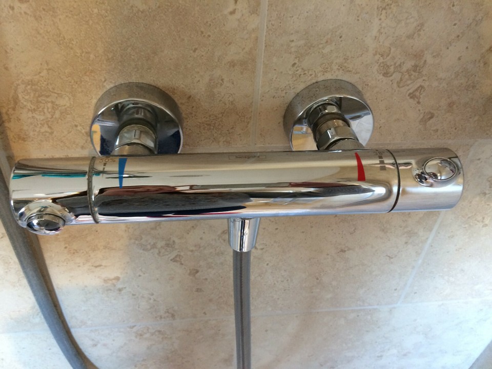 TAP STICKERS-27 Red and 27 Blue Tap/Faucet, Shower Vinyl Hot and Cold ...