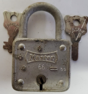 Vintage Master Lock Co. # 66 Padlock 2 Working keys | eBay