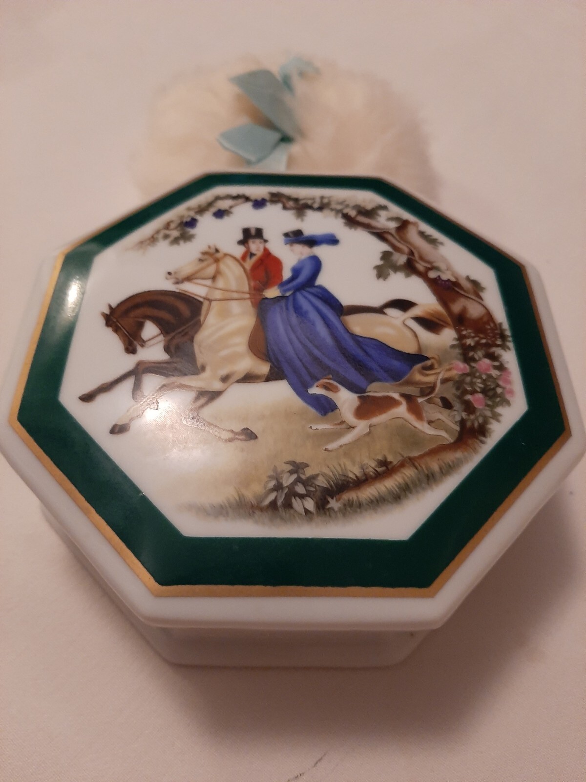 Vintage Elizabeth Arden Powder Box | eBay Australia