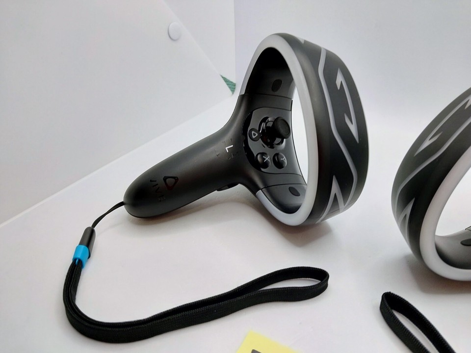 HTC Vive Cosmos PAIR Replacement OEM Left And Right Controller 2Q3Z200 ...