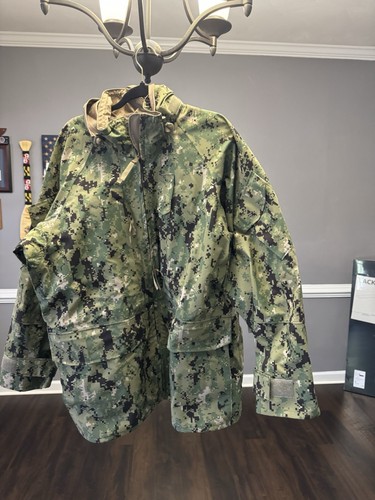 U.S. Navy Uniform. NWU Parka Large Reg AOR2 Gore-Tex. Authentic USN ...